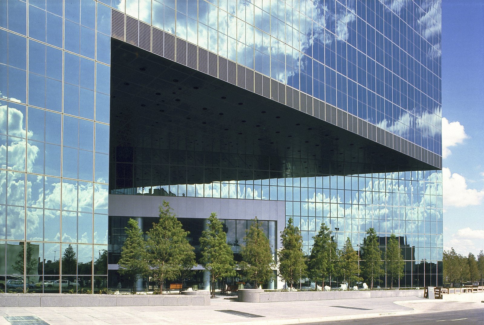 Fountain Place (originally Allied Bank Tower) | Pei Cobb Freed & Partners